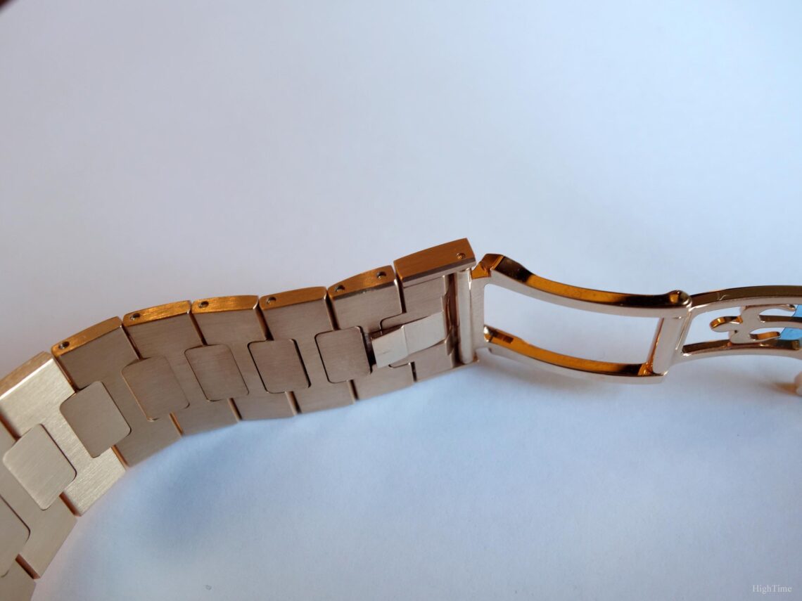 Patek Philippe 2022 fold-over clasp with lockable adjustment system ...